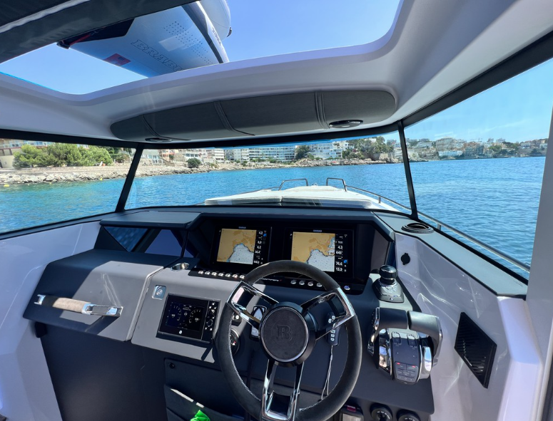 Axopar 37 XC Cross Cabin - Axopar 37 XC Cross - LifeXperiences