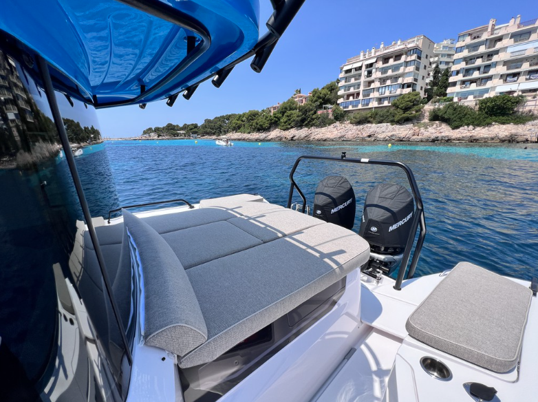 Axopar 37 XC Cross Cabin - Axopar 37 XC Cross - LifeXperiences
