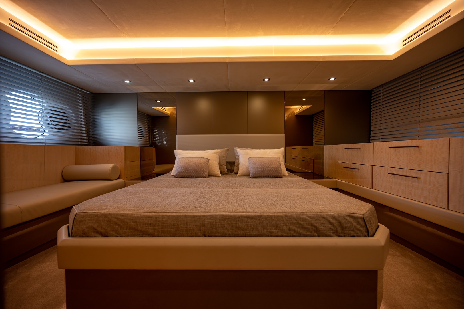 Montecarlo 66 - Monte Carlo Yachts 66 - LifeXperiences